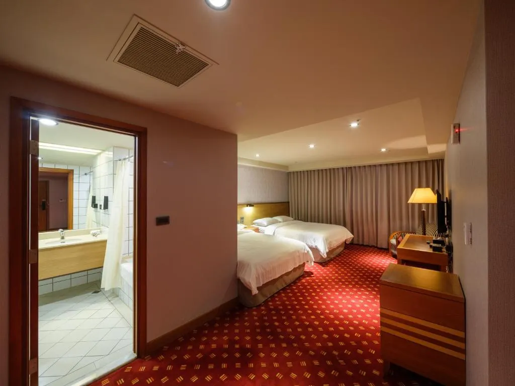 Rich & Free Hotel - Fuzhong - Taipei