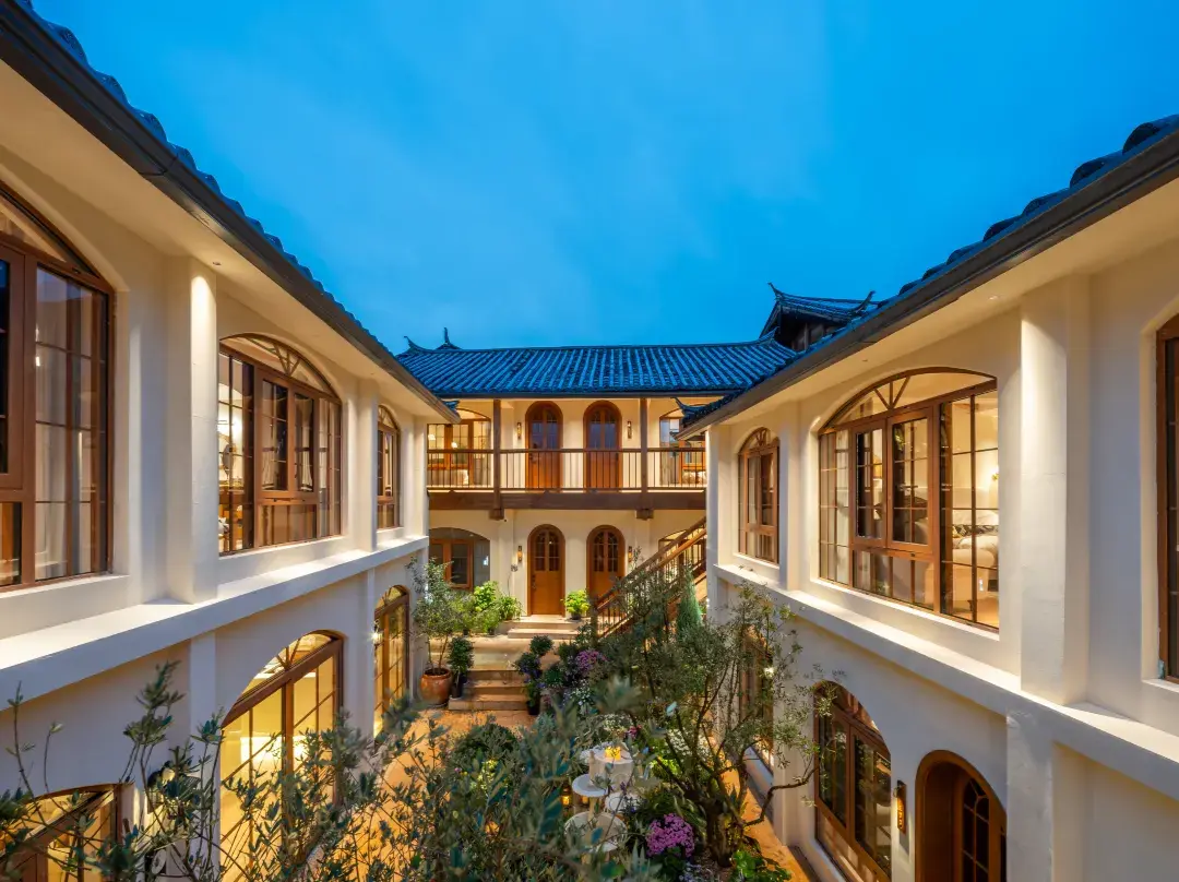 Rose Revisit · Quiet French Aesthetic Garden Resort - Lijiang