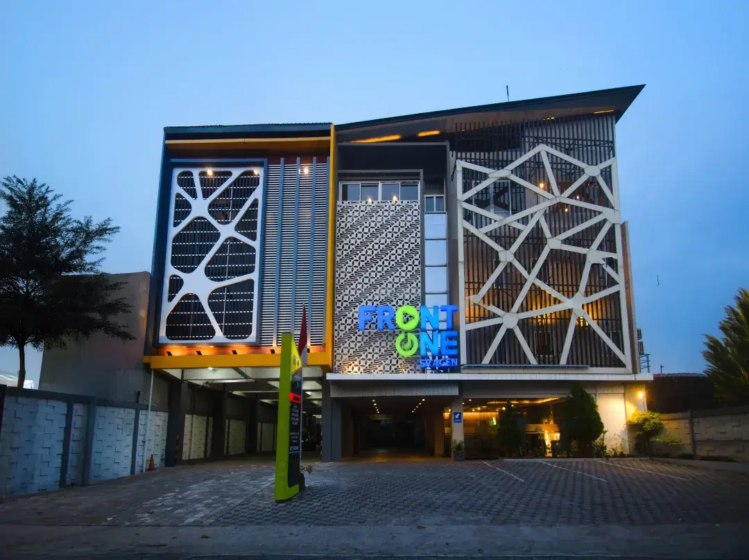 Front One Hotel Sragen - Sragen