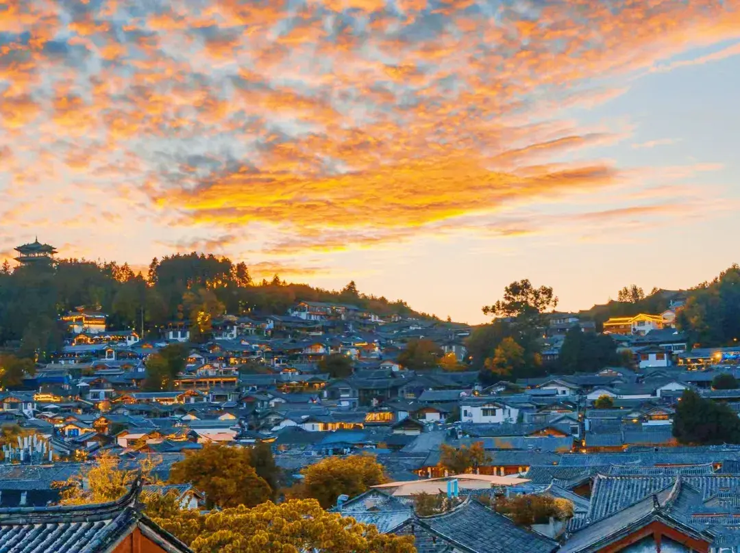 Scenery · Panoramic Mountain View, Encountering The Scenery Of The Ancient City, Panoramic Meisu - Lijiang