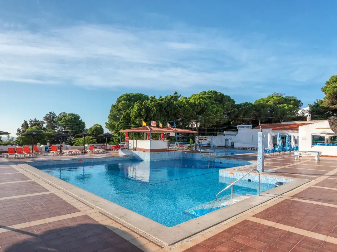 Jardim Acolhedor Apartamento Com 2 Piscinas Perto Da Cidade Velha - Guia