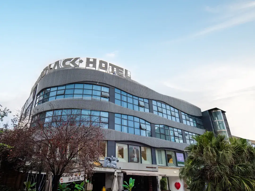Black Hotel - Bijie