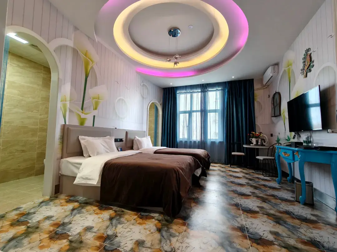 Karamay Waterwood Flower Theme Hotel - Karamay
