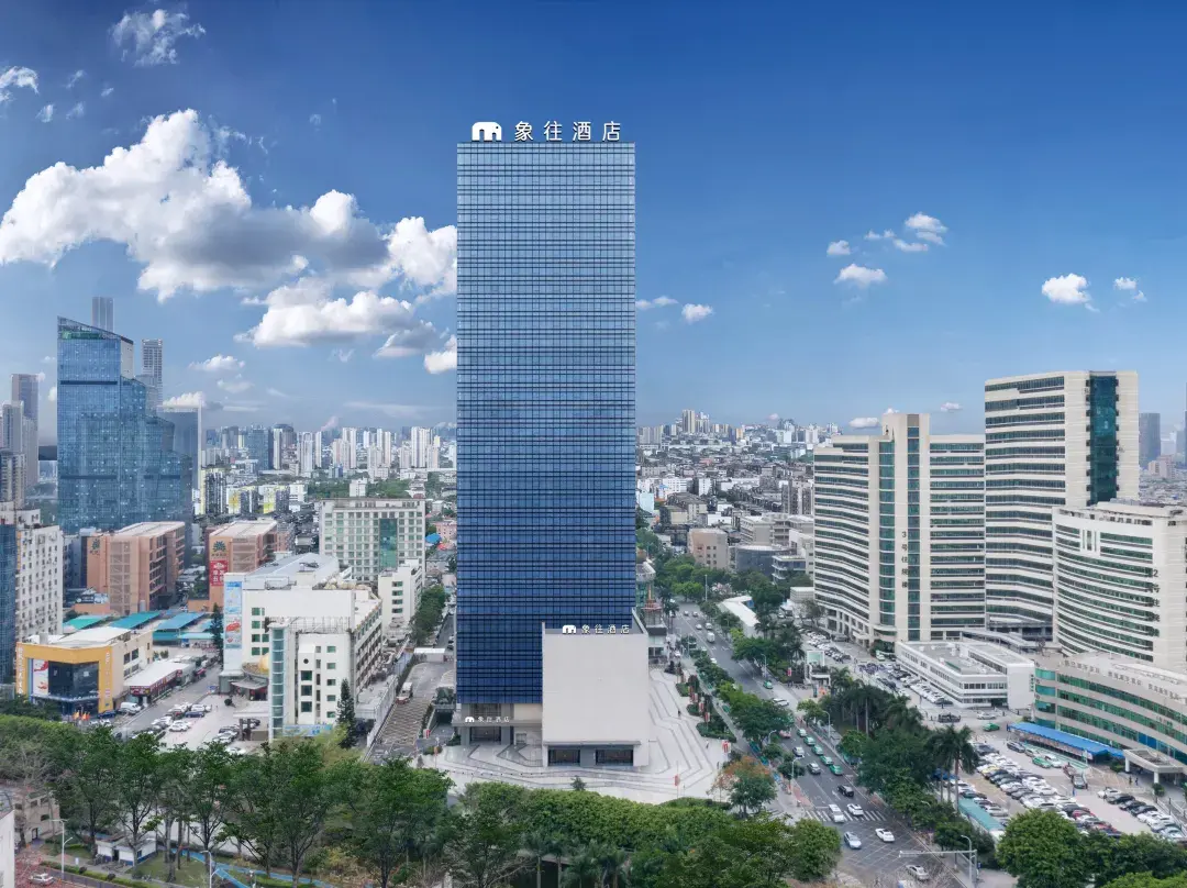 Zhuhai Elephant To The Hotel - Zhuhai