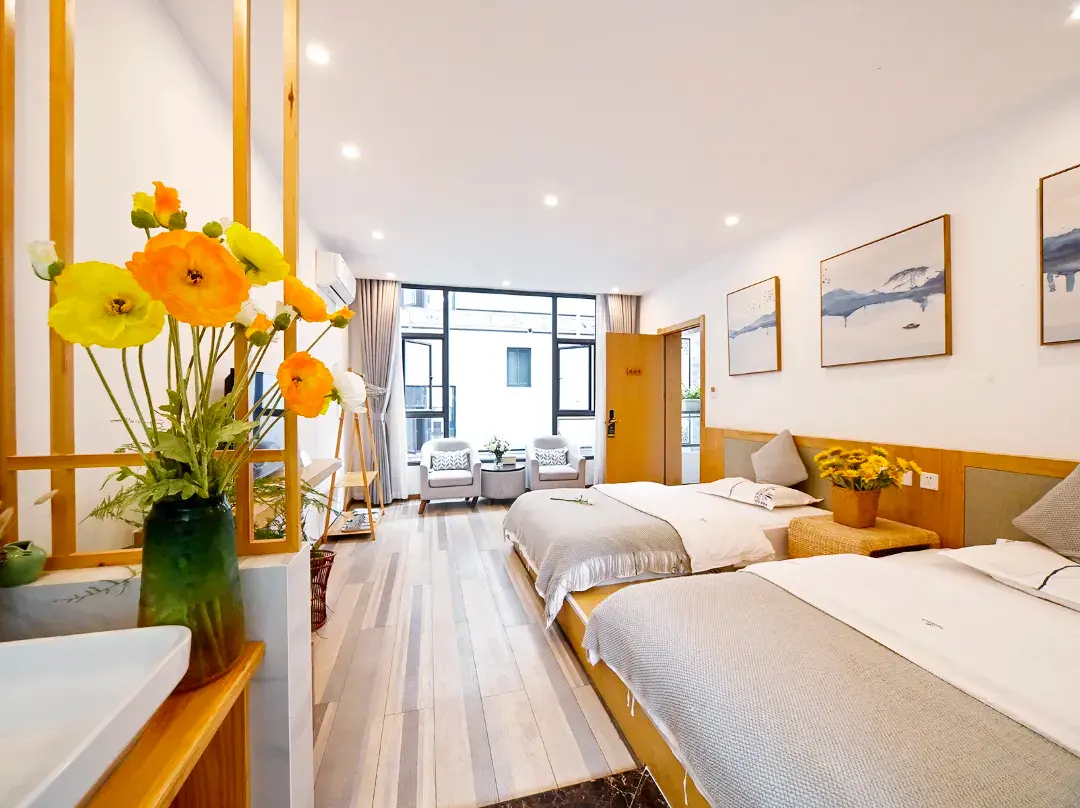 Yuyou My Heart | White Walls And Black Tiles · Yijing Boutique Stay - Dali