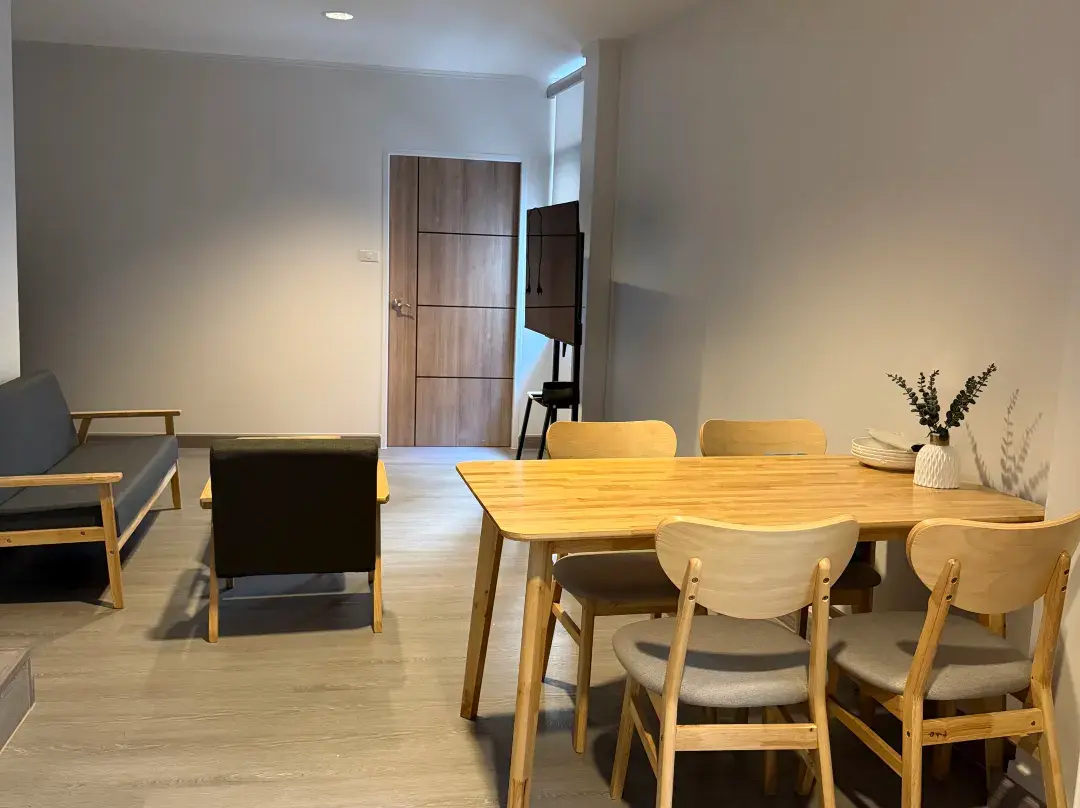 One Corner - Khlong San