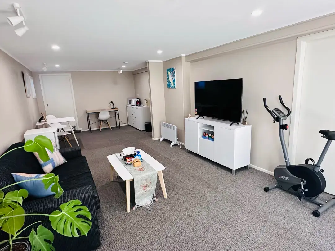 Large 1br Suite And Private Lounge - タウランガ
