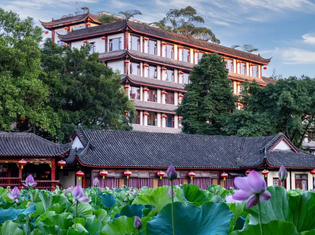 Gold Eagle Resort - 