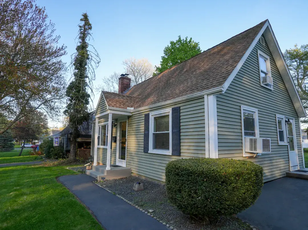 5•star Fave Cape Cod Style Gem With Bedroom On The Main - West Hartford, CT