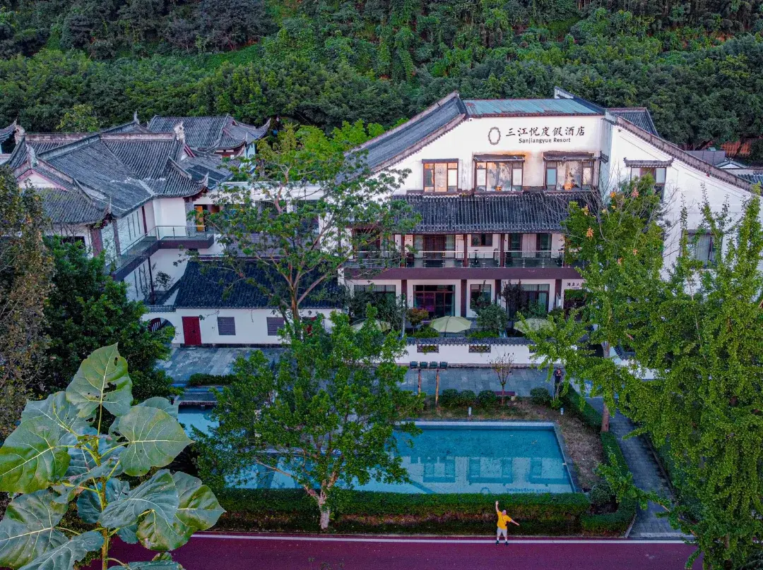 Sanjiangyue Holiday Hotel - Leshan