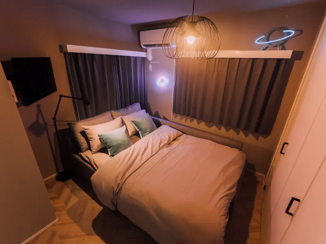 Showa Bloom: Shinjuku Neon Den - Shibuya City