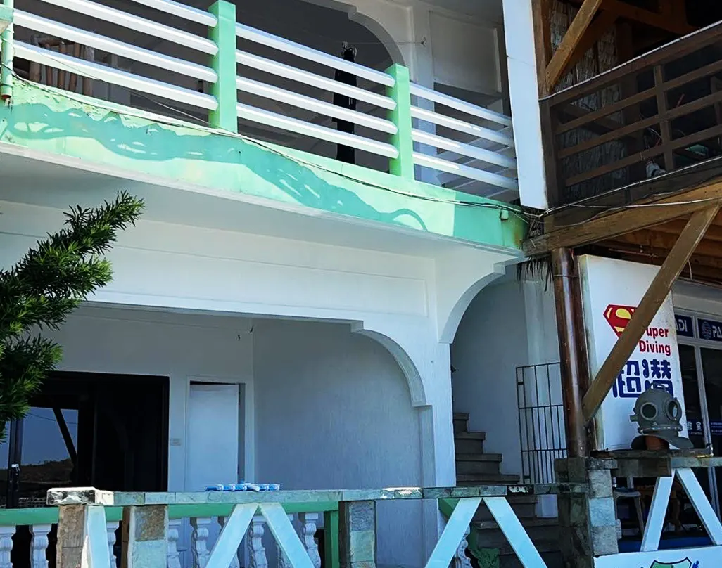 Super Diving And Tinas Reef Divers - Puerto Galera
