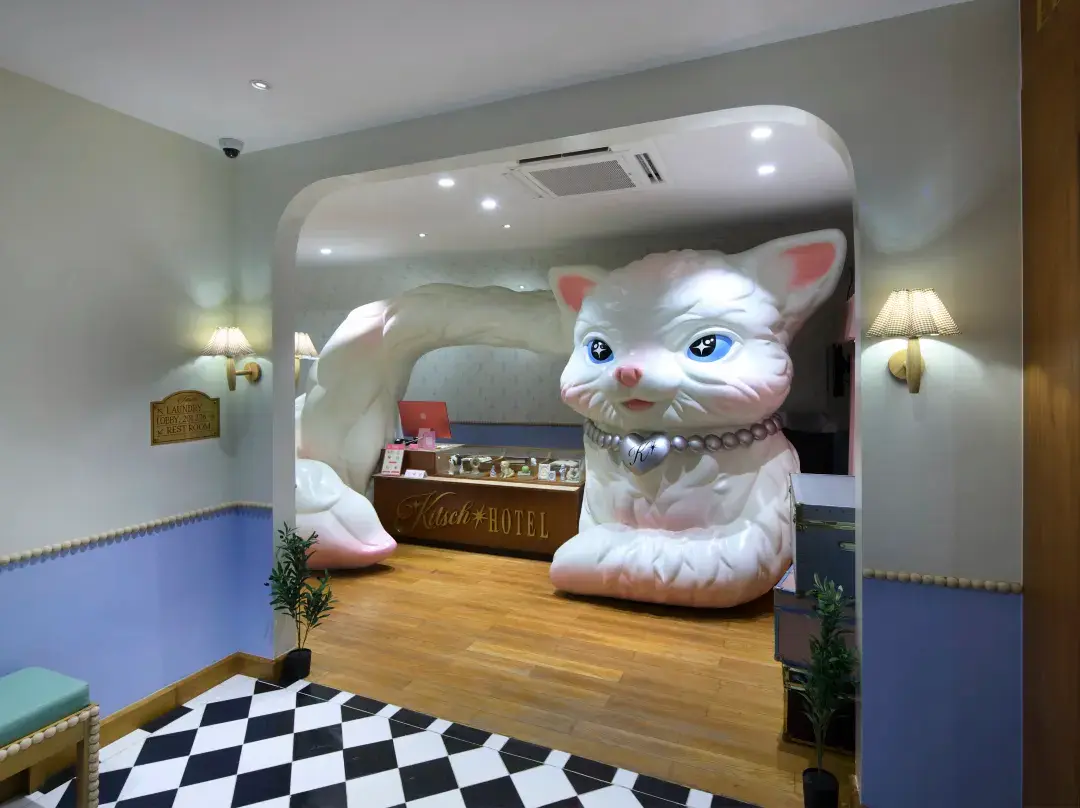 Kitsch Hotel - Dusit