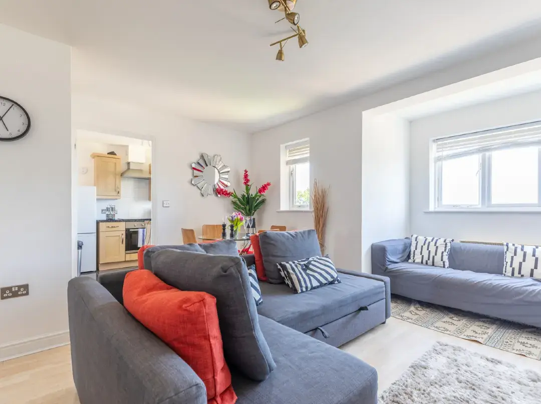 Skyline Haven: Modern 2br W/ Free Parking & 4ktv - Woolwich