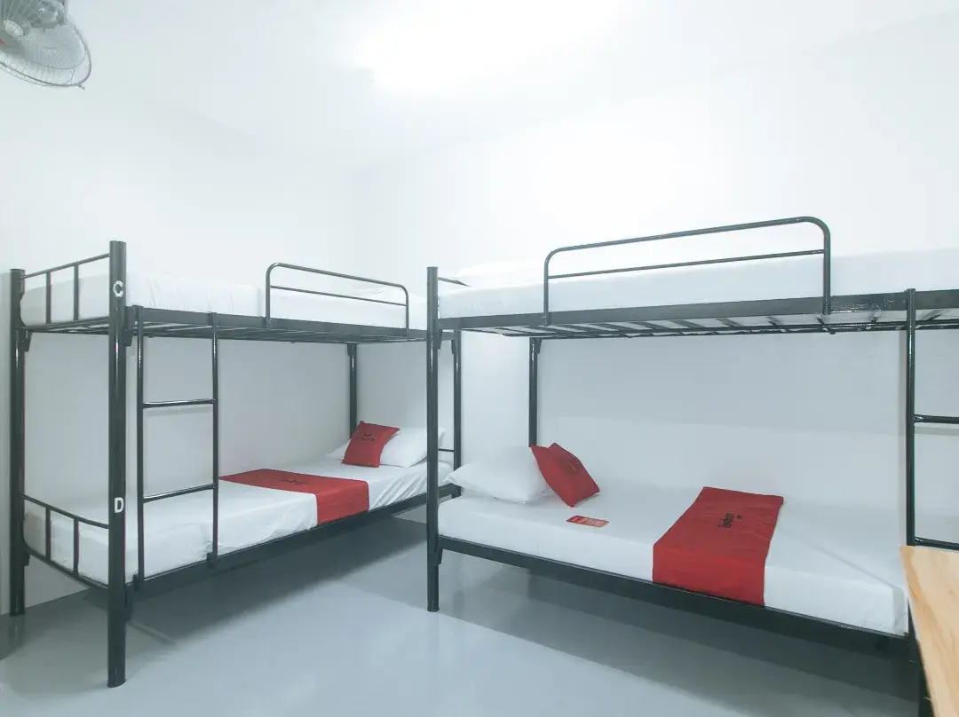 Reddoorz @ Qhouzz Near Pup - Manila