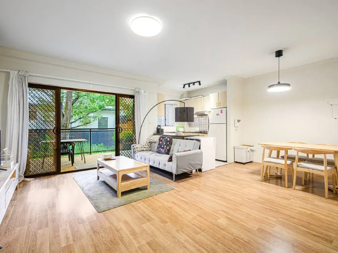 Burwood 2br Lovely Apt Near Train With Car Parking - Sydney