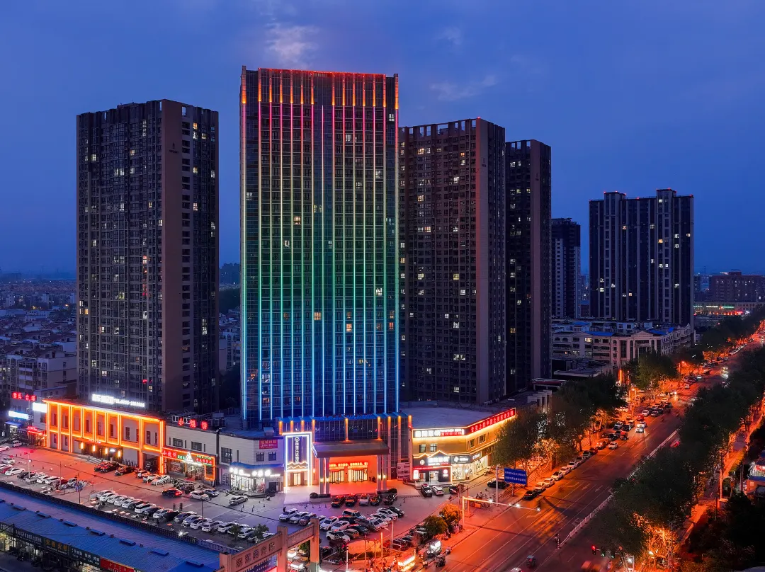 Yi Cheng Le Xuan Hotel - 뤄허 시