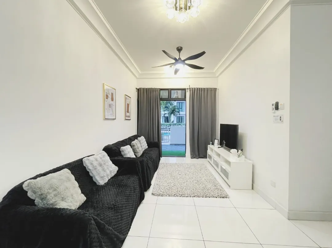 Up To 6 Pax, Few Steps To Paradigm And Escape Jb From Platino - Johor Bahru