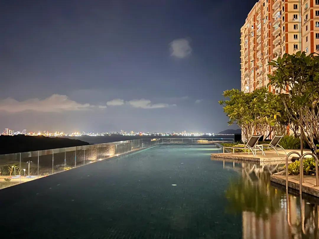 Georgetown Urban Suite | Family | Skypool I Seaview - Penang