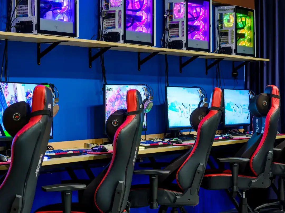Yihai E-sports Hotel - Dalian