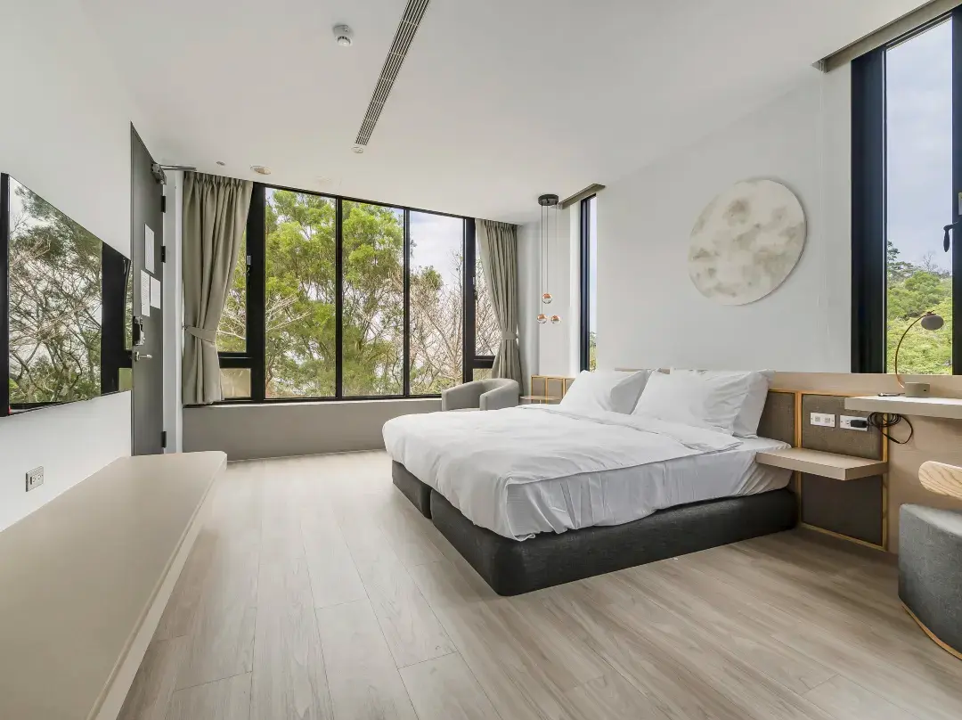 Moda & The Moon - Miaoli