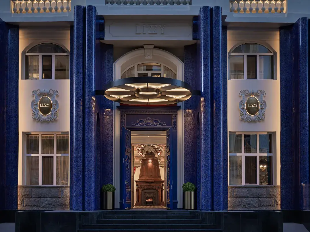 Lizzy • Ritz Hotel On Harbin Central Street - Harbin