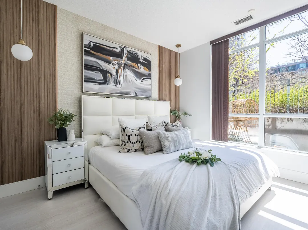 Rivetstays- The Neptune - Toronto, ON