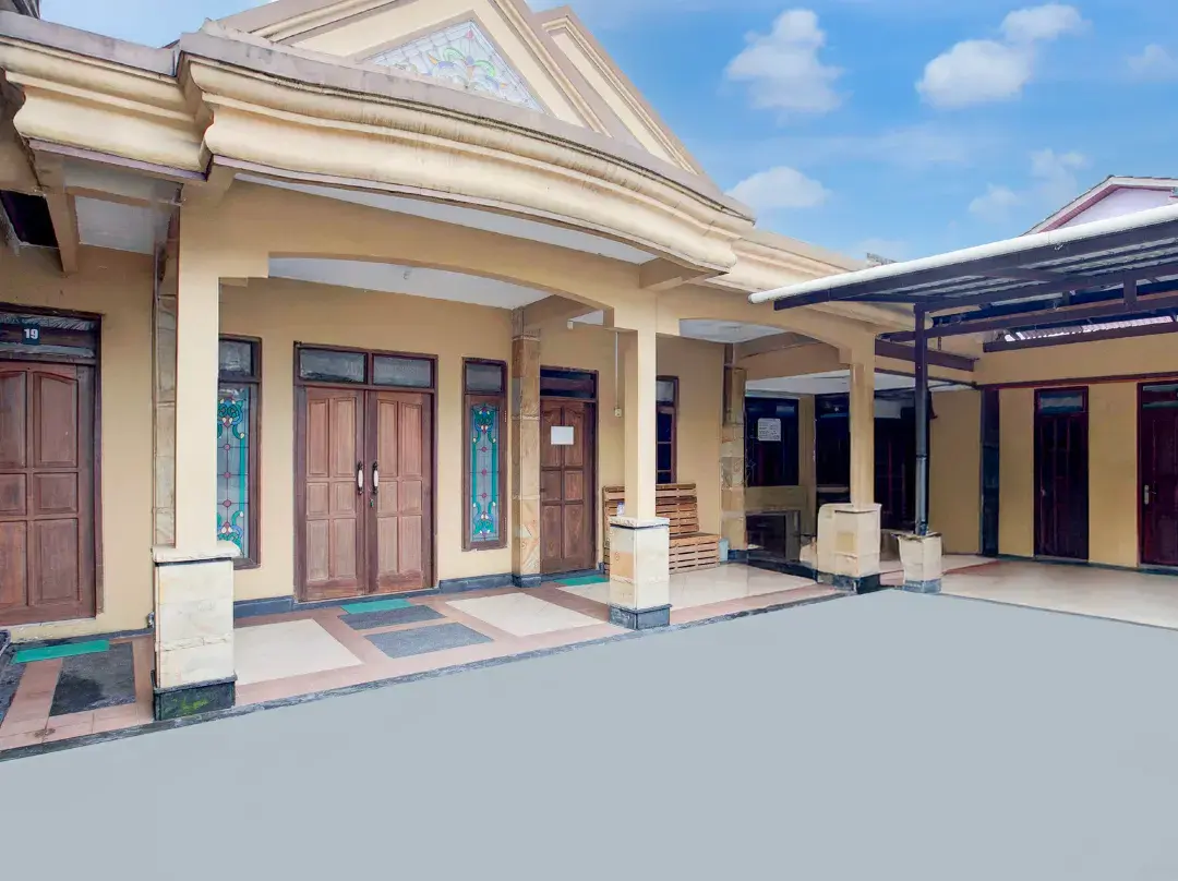 Hotel O Balikpapan Near Taman Beruang Madu Formerly Palm Cafe Inn - Balikpapan