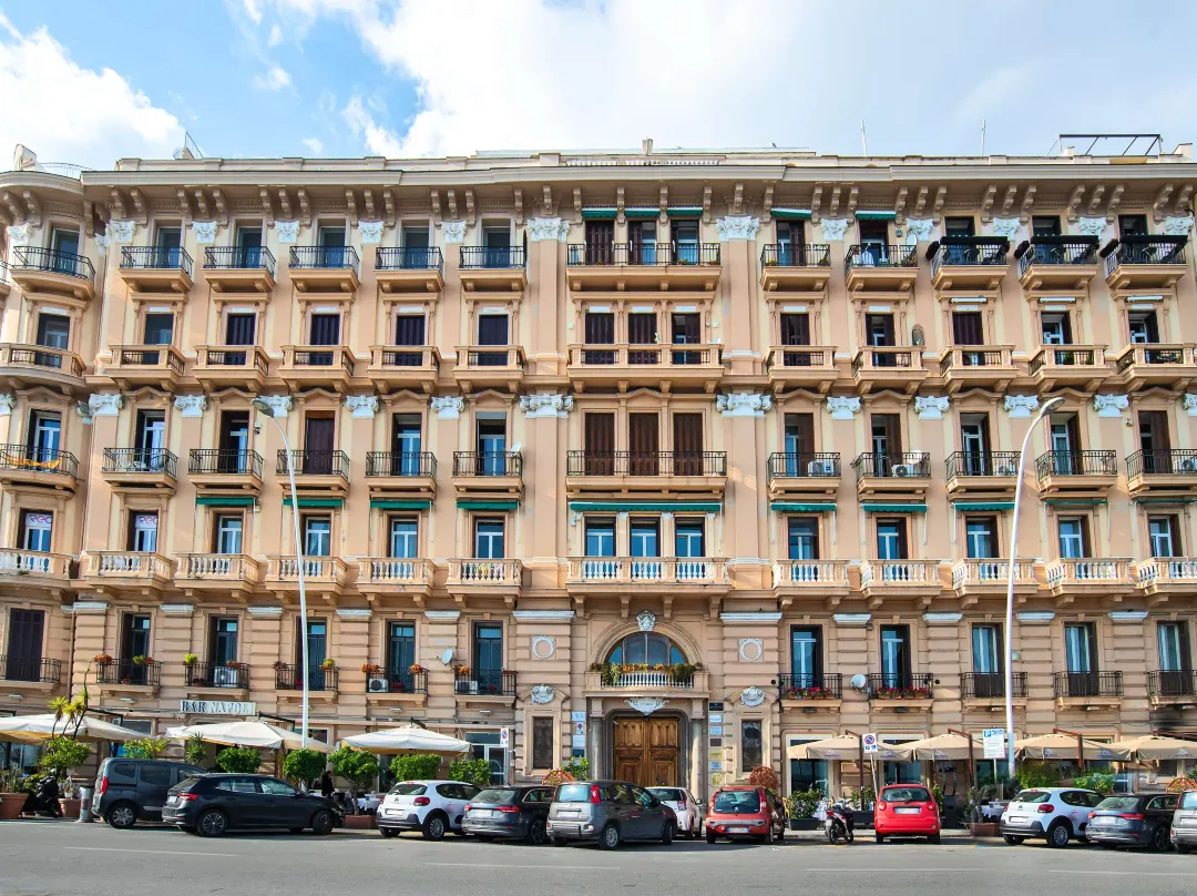 Gram Suites - Naples