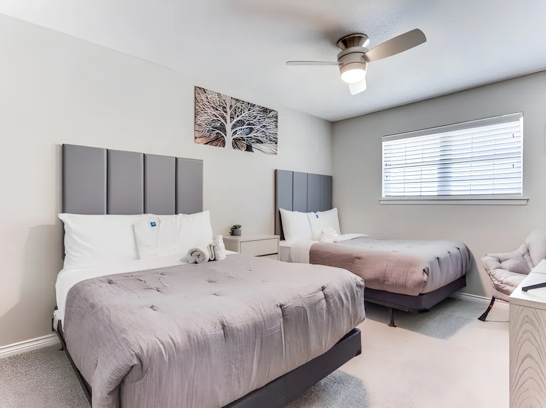 Reston New Bright, Airy Home W/ In Ground Pool & Grill - Garland, TX