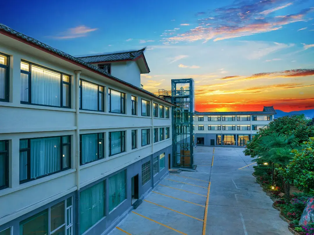 Lijiang Liman Resort Hotel - Lijiang