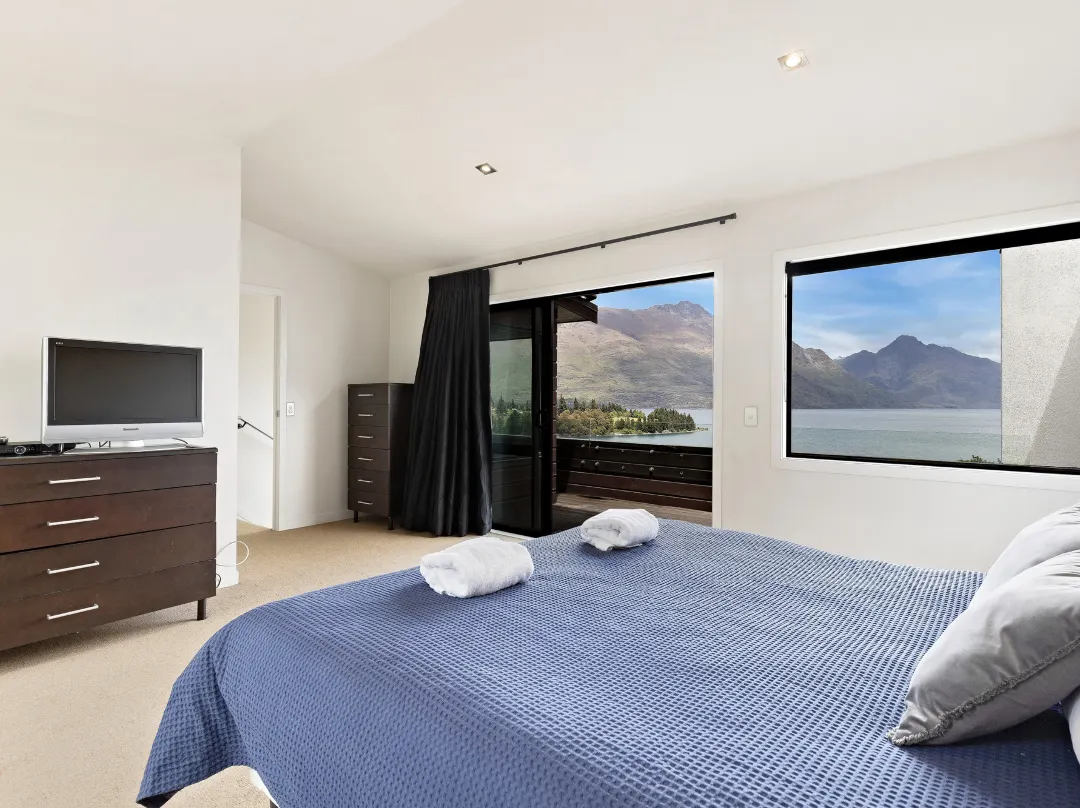 Central 4 Bdr Home | Wi-fi | Views | Free Parking - Queenstown