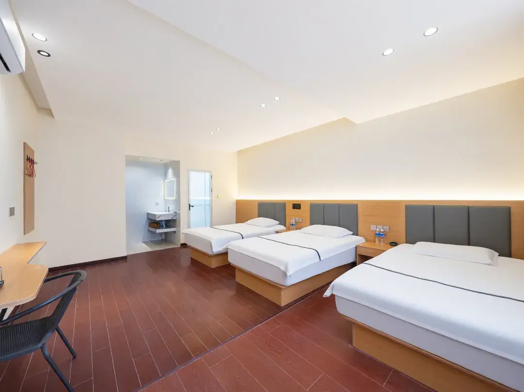 Yijia Theme Hostel - Shanghai