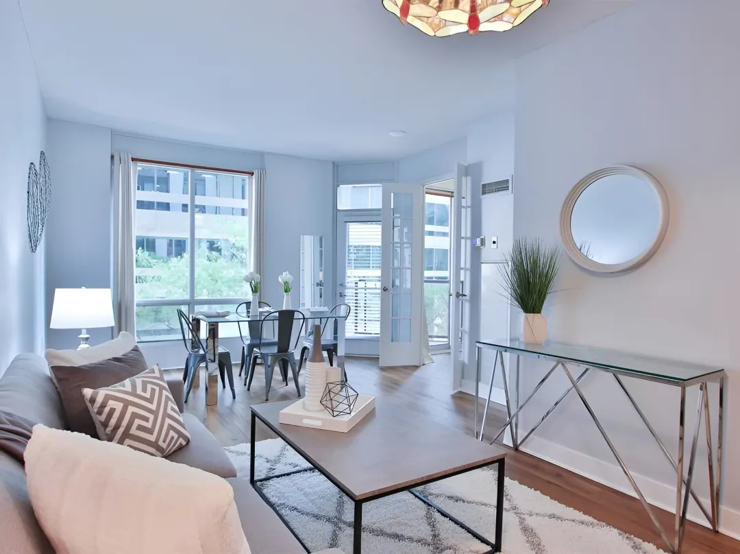 Yorkville Bloor Suites- 2 Minutes Walk To Transit - Toronto