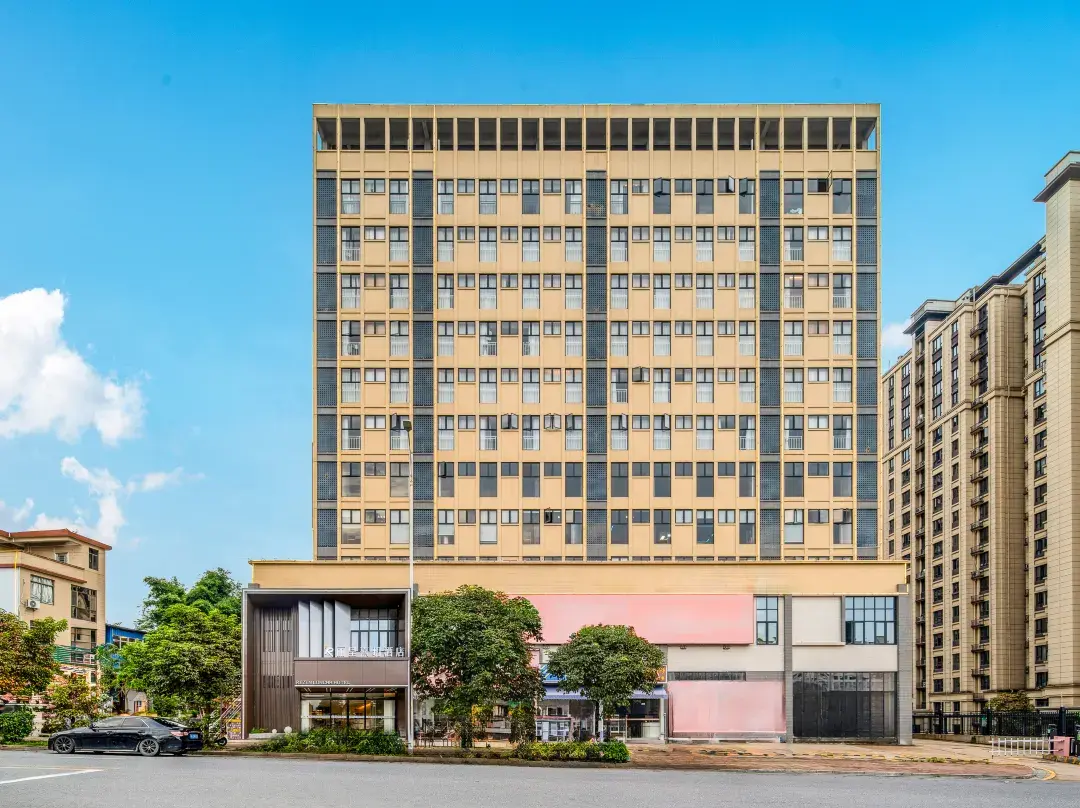 Rezen Longhh Hotel - 자오칭 시