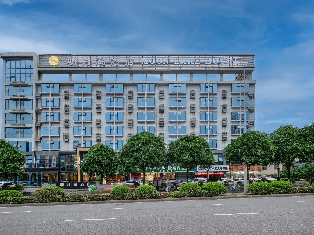 Moon Lake Hotel - Baise
