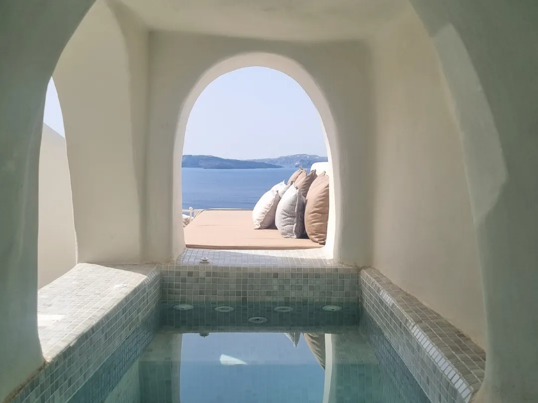 Blue Art Caves - Oia