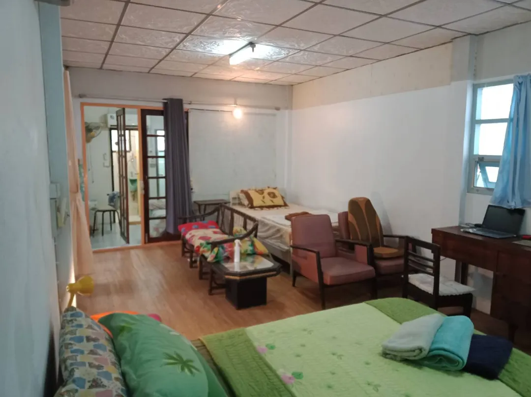 Young And Beautiful - Bangkok