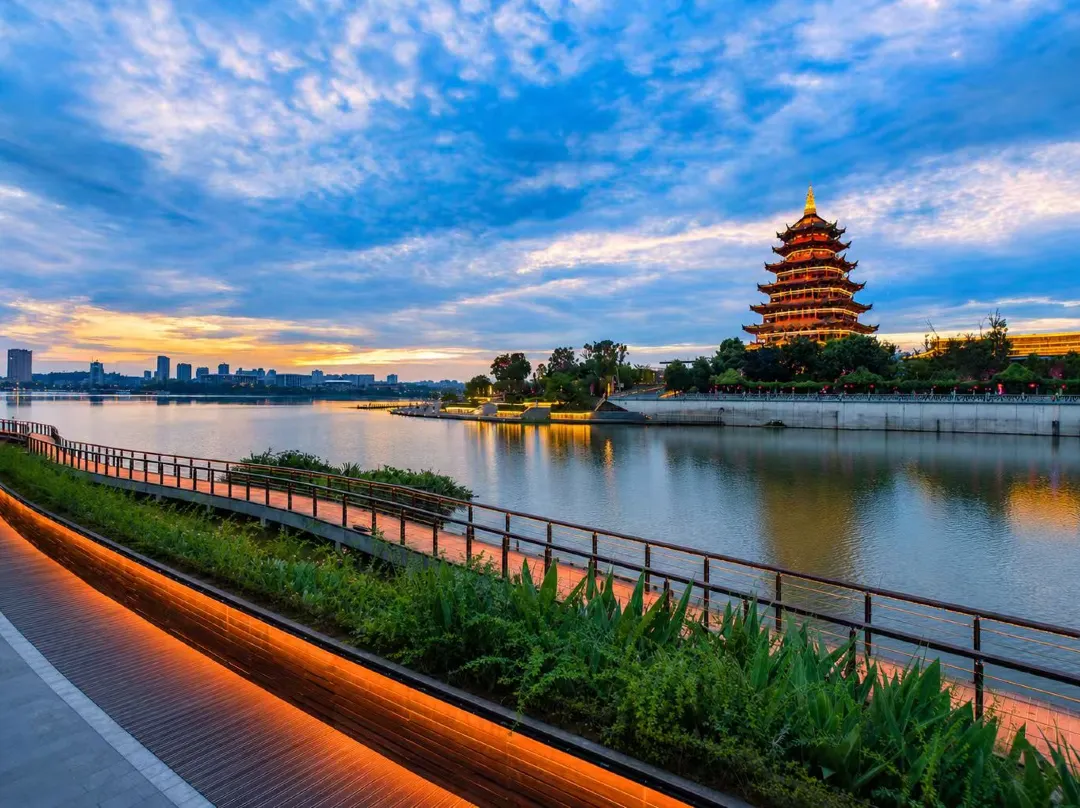 Shenxiangtang Riverview Art Hotel - Suining