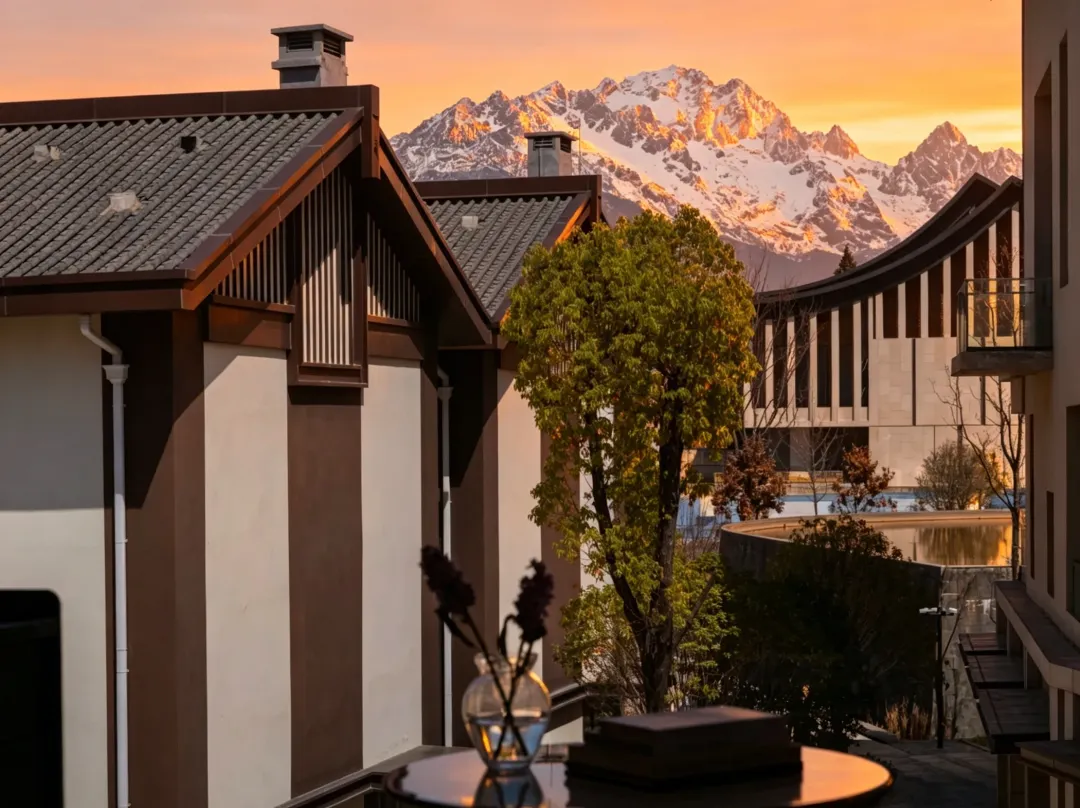 Lanxue   Shiny Shanshan Chilai · Snow Mountain View Resort - Lijiang