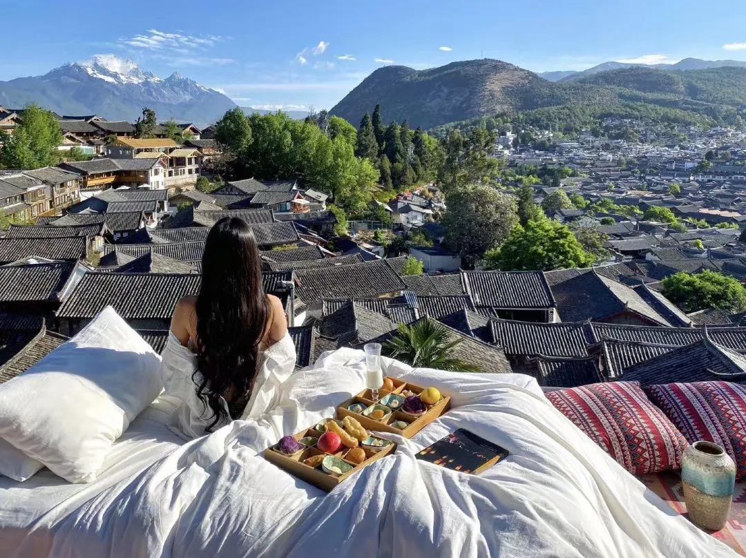 Halfway Up The Mountain, It's Mine; The Mountain Retreats Into Seclusion - Lijiang