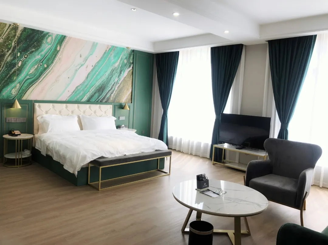 Qujing Blue Sea Light Luxury Hotel - Qujing
