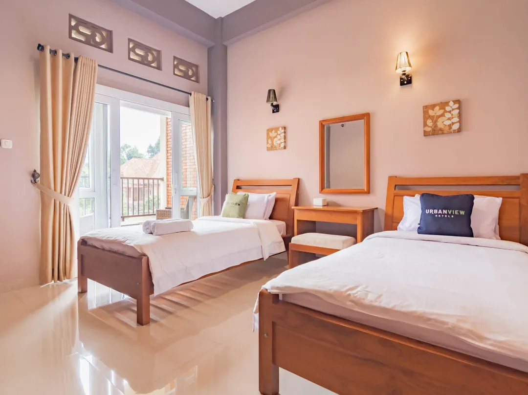 Urbanview Hotel Syariah Insani Cisarua Puncak - Cisarua