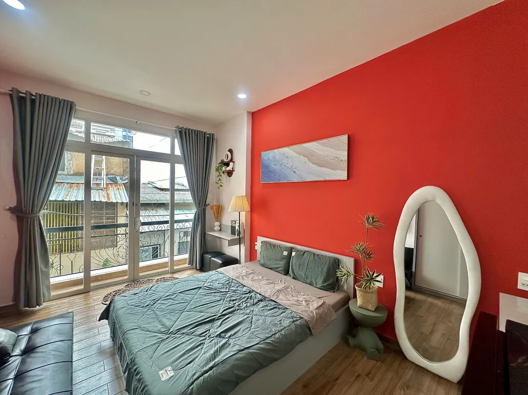 Tahug House - Le Thanh Ton Street - Ho Chi Minh City