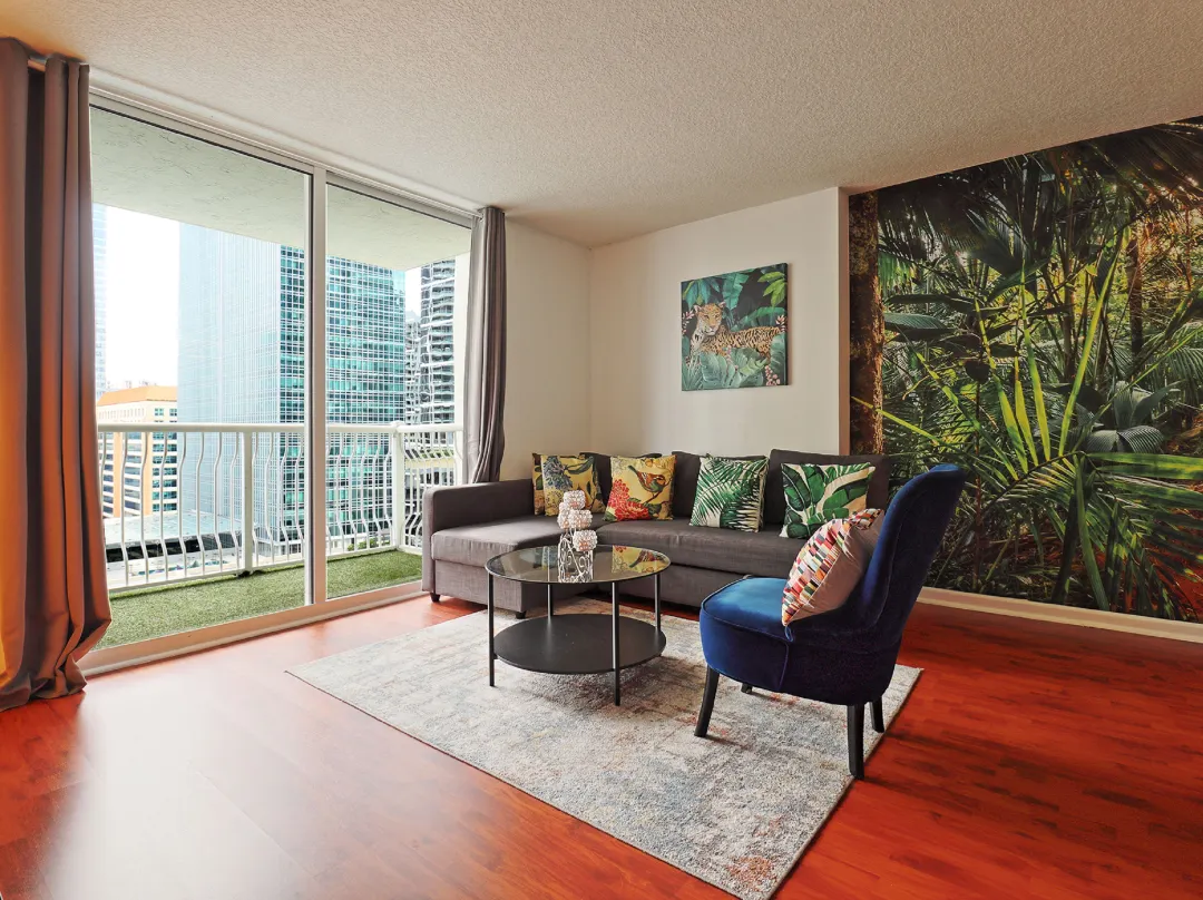 Suites R Us Brickell Bay Dr - Key Biscayne, FL