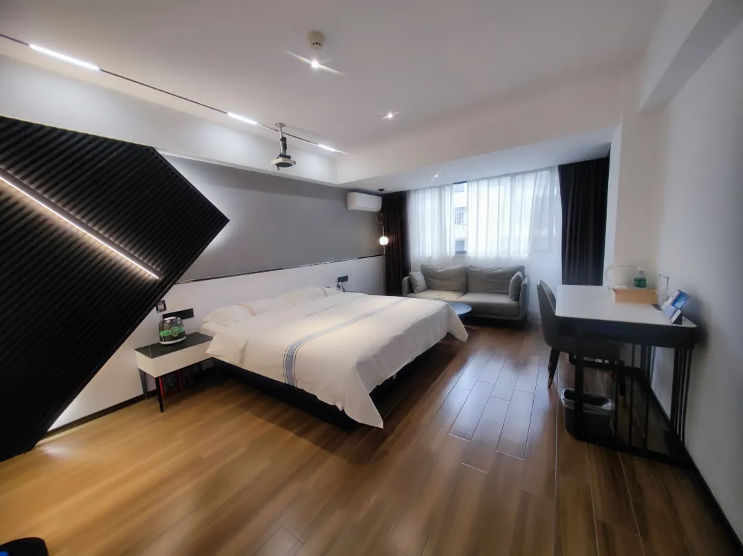 Aili Cinema Zhenxuan Hotel - Haikou