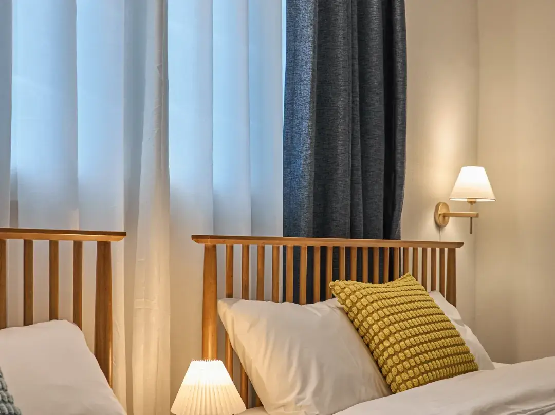 Banwoldang Stn 3min, Dining Table For 6, Hotel Bedding, Luggage Storage, Rooftop View #Dongseongro - Daegu