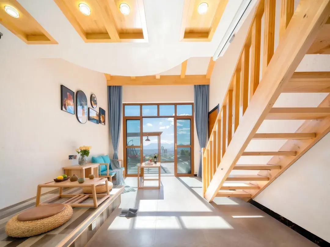 Busy Streets And Bustling Lanes.unique Life Courtyard - Lijiang