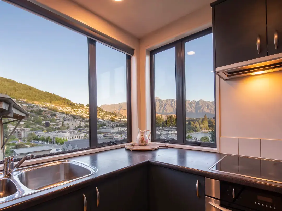 Central Home | Lake Views | 3 Bedrooms | Wifi - Queenstown