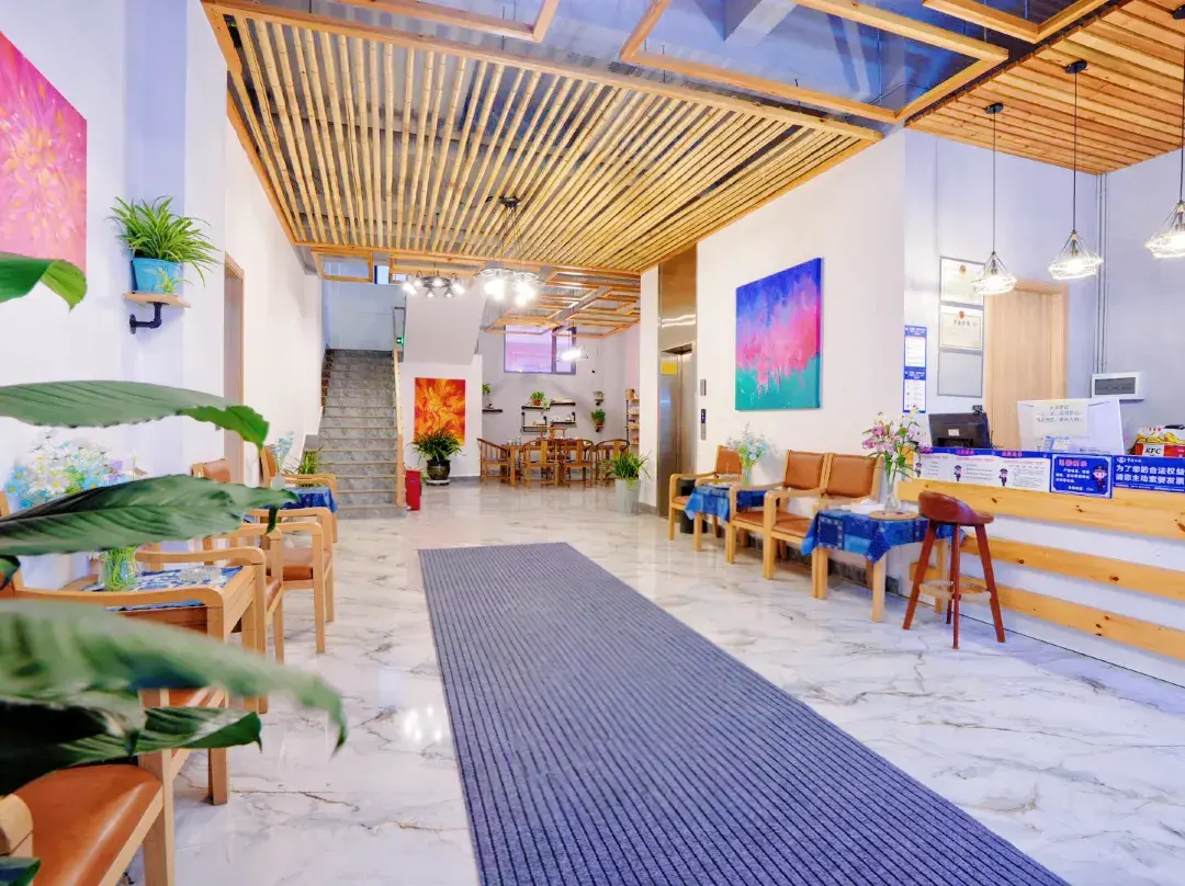 Linglijia Hotel - 大理市